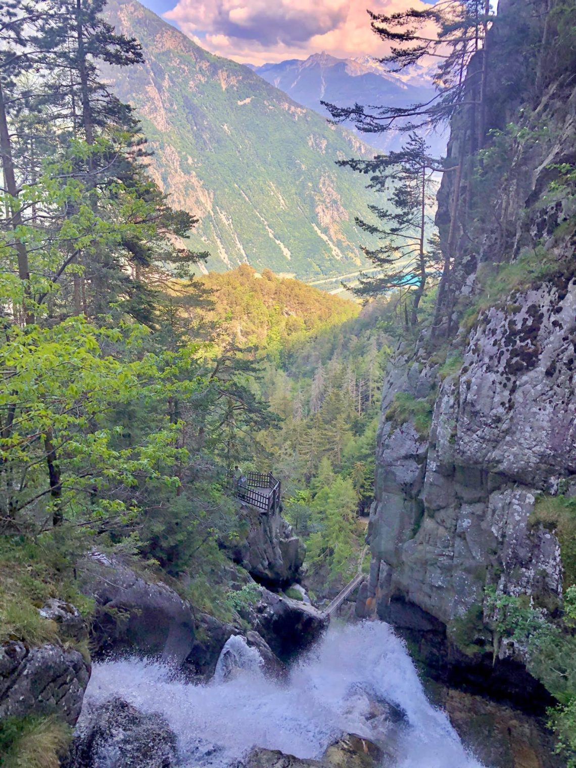 Best Gorge Hikes in Switzerland - Jan Adventures